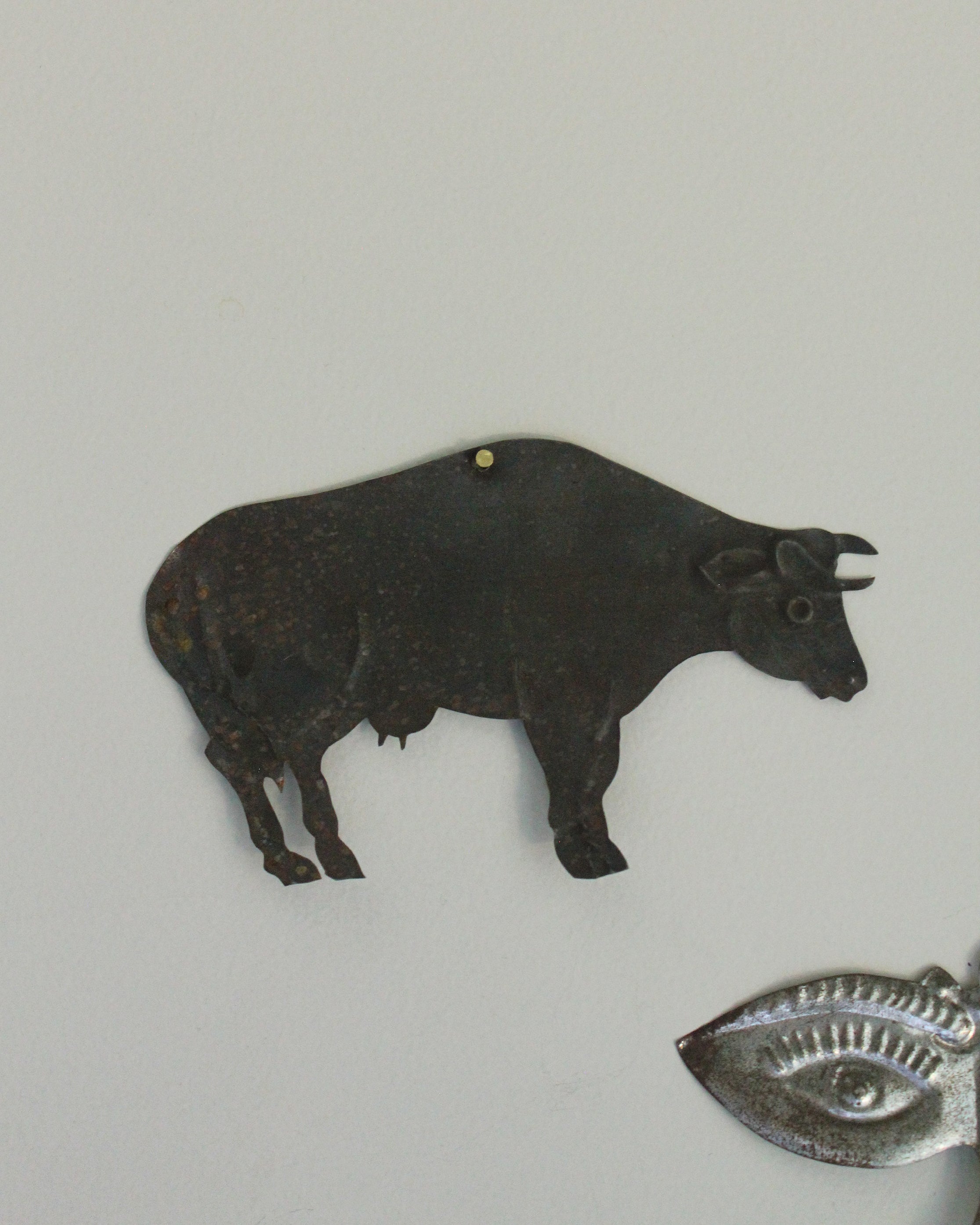 Vintage Handmade Decorative Embossed Tin Cow Wall Hanging – Earl Grey