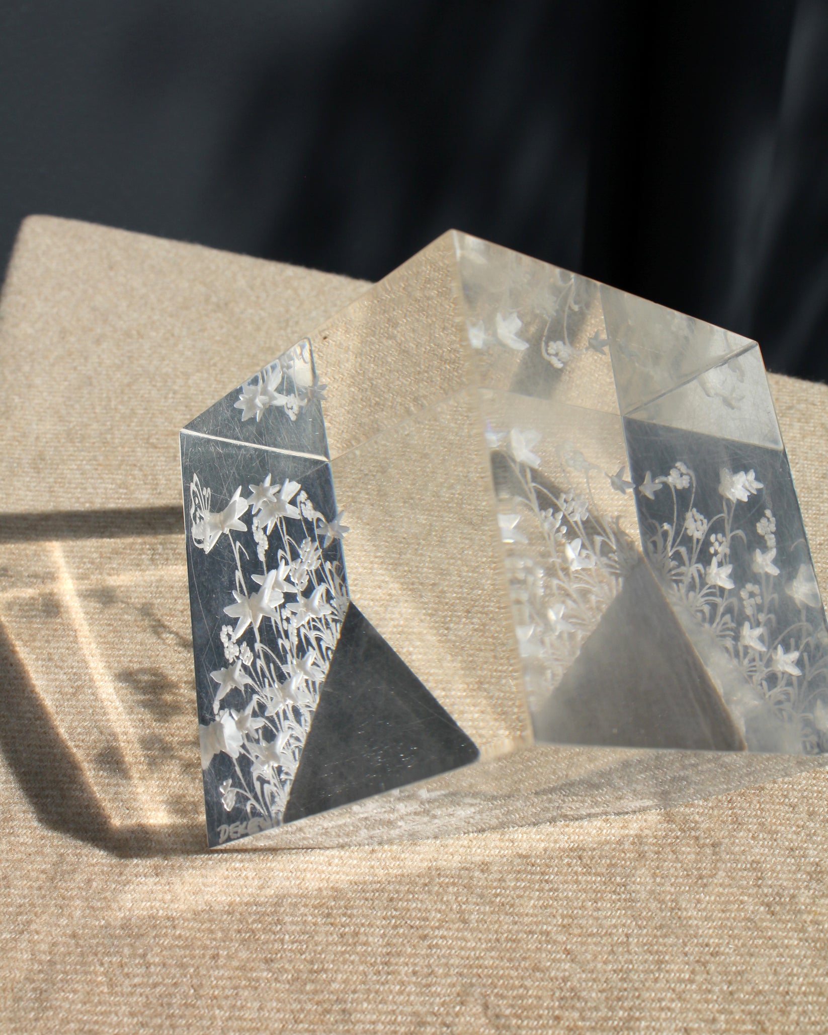 Perspex Floral Etched Paperweight – Earl Grey